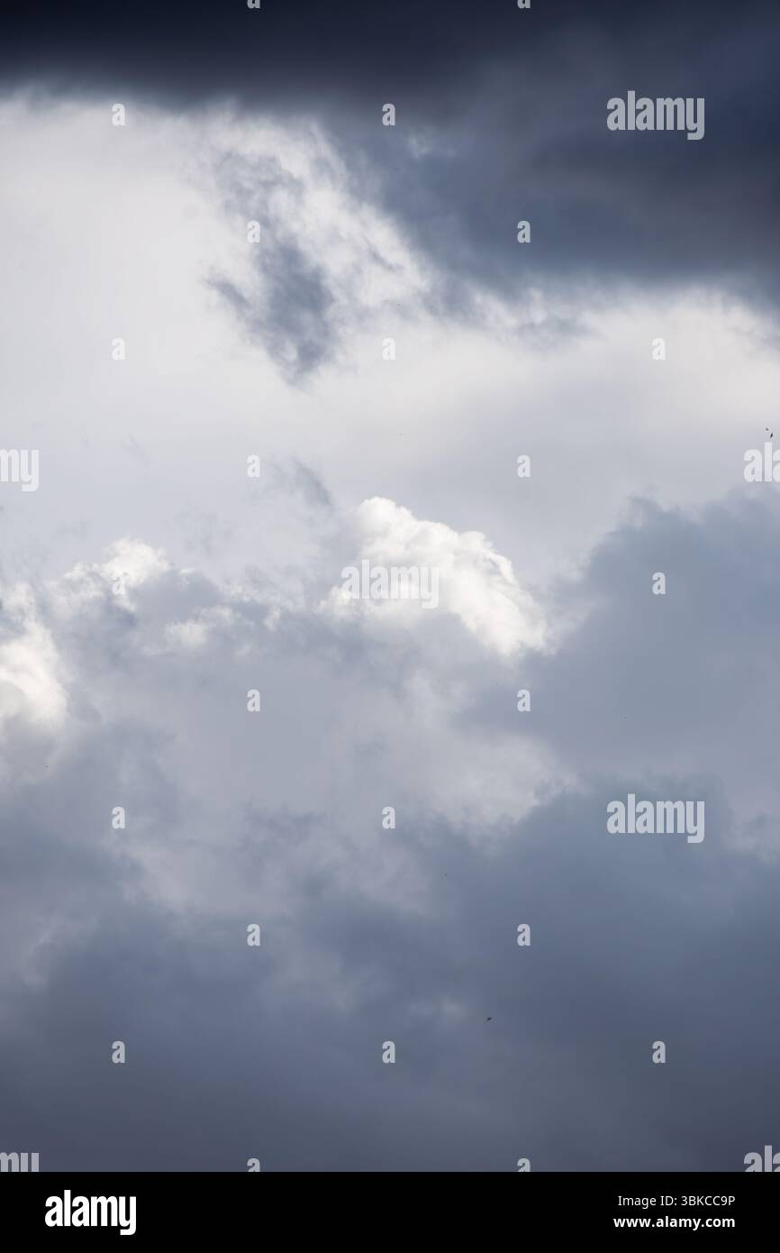 Nublado nube nubes cielo cielo hi-res stock photography and images - Alamy