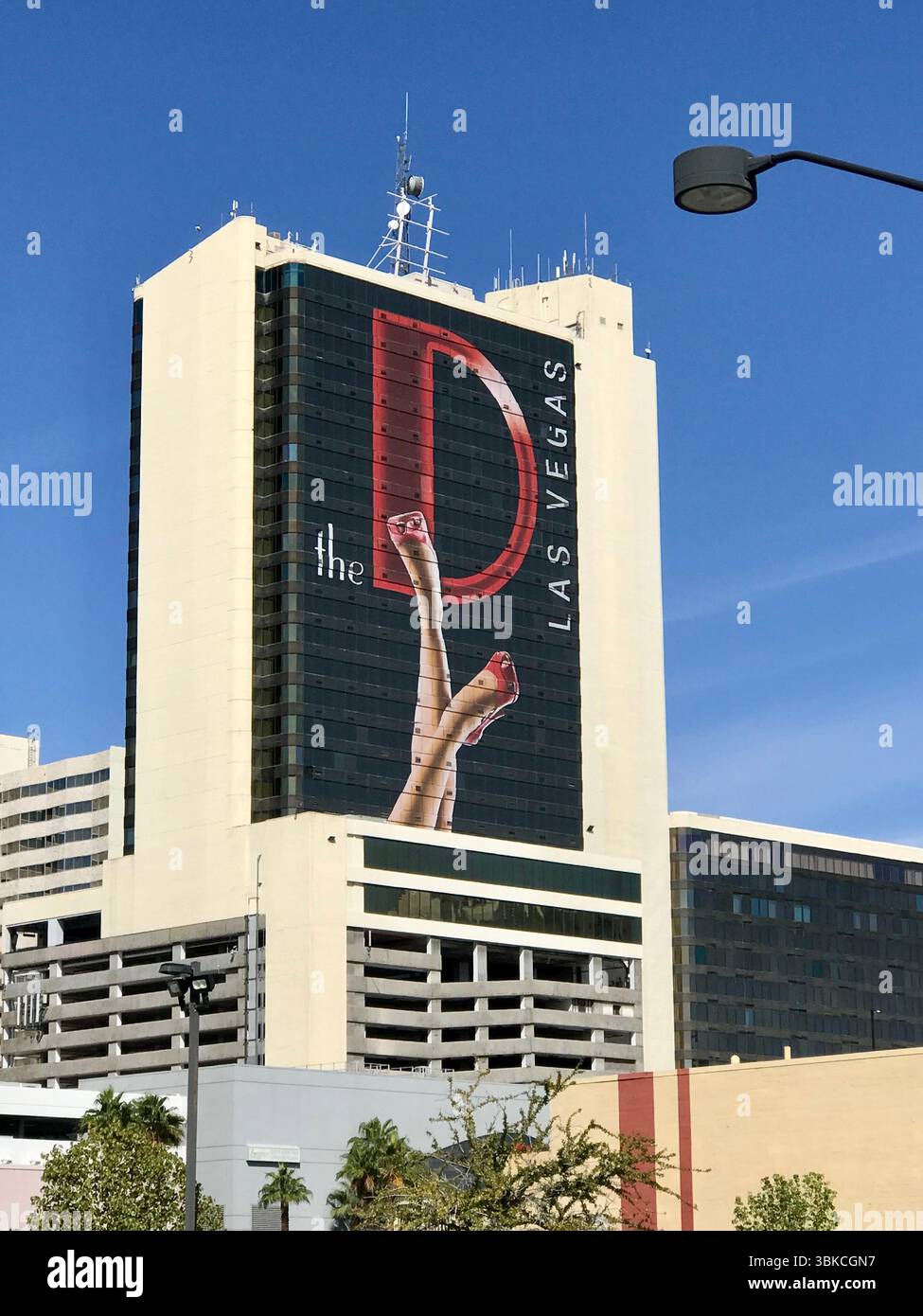 Cityscape featuring iconic landmark hi-res stock photography and images ...