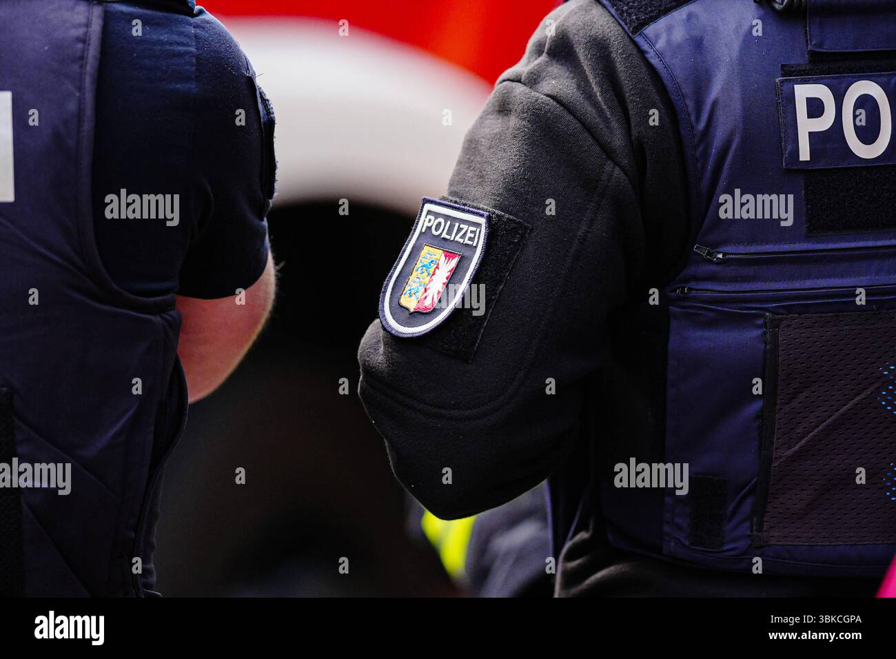 Grosshansdorf Themenfoto: Polizei, 19.06.2025 Landeswappen von ...