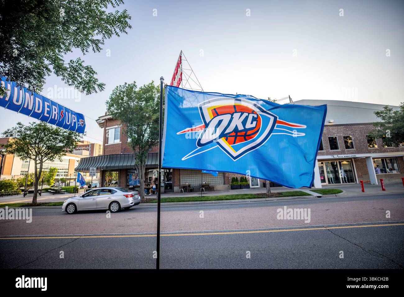 Okc thunder basketball hi-res stock photography and images - Alamy