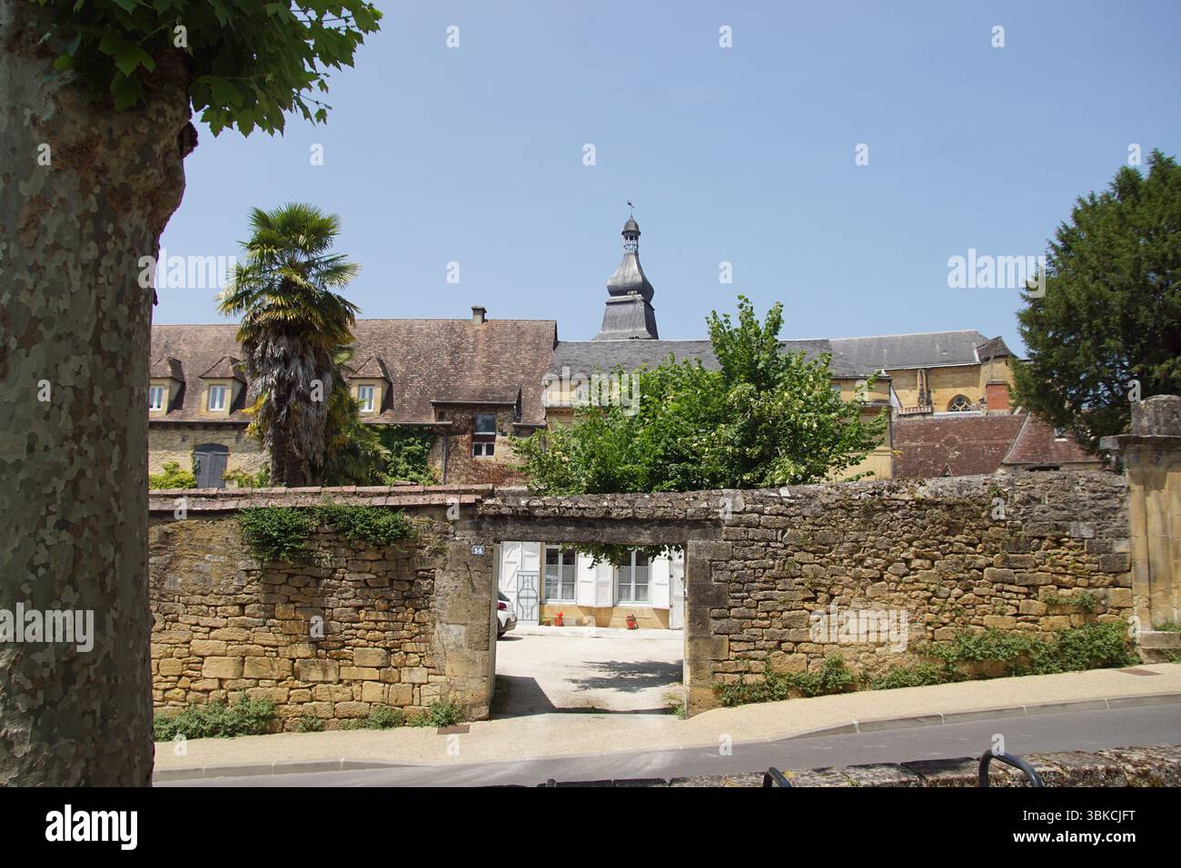 View from a square to the centre of Sarlat-la-Canéda, Dordogne, France ...