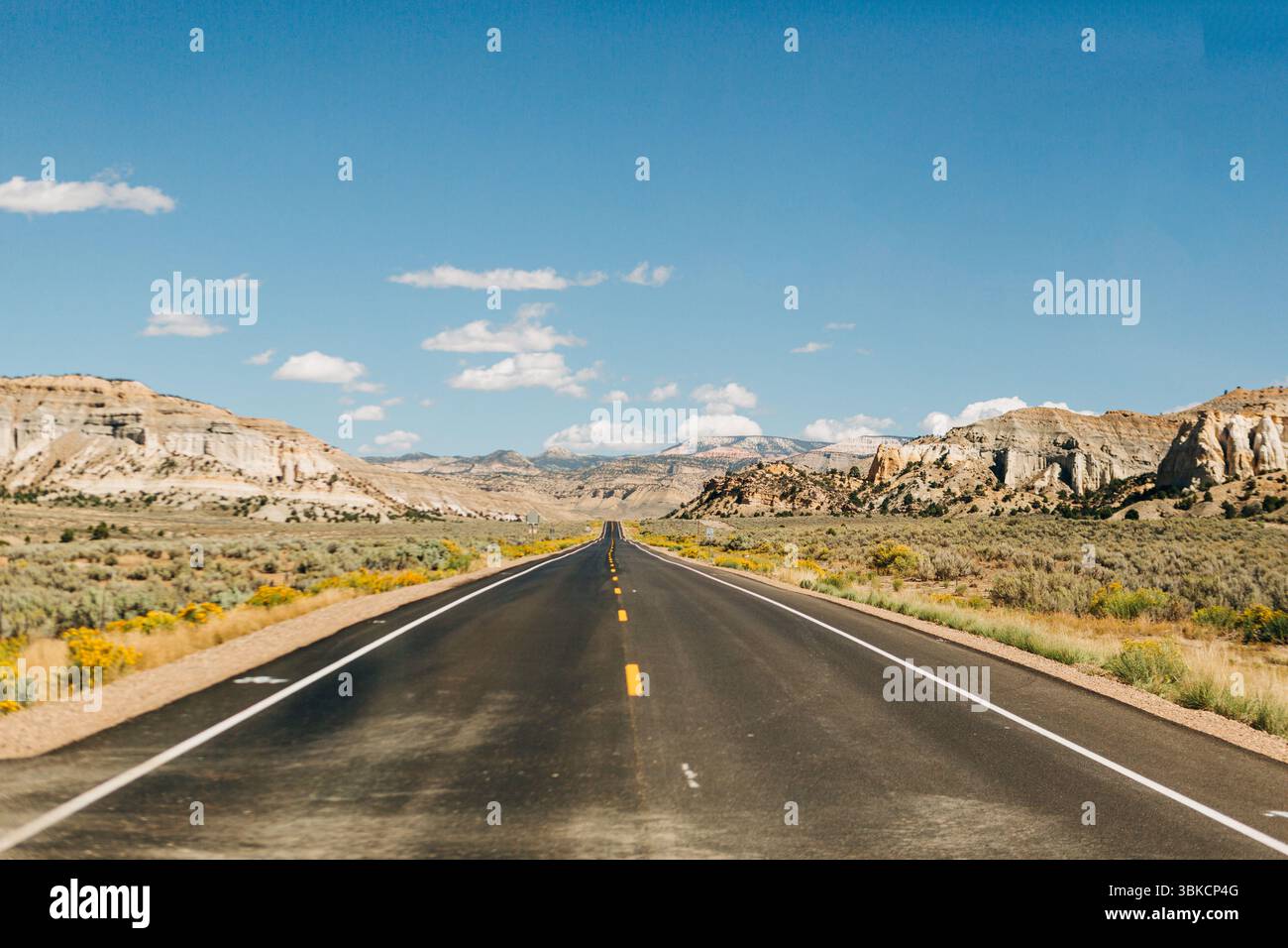 Expansive desert landscape straight hi-res stock photography and images ...