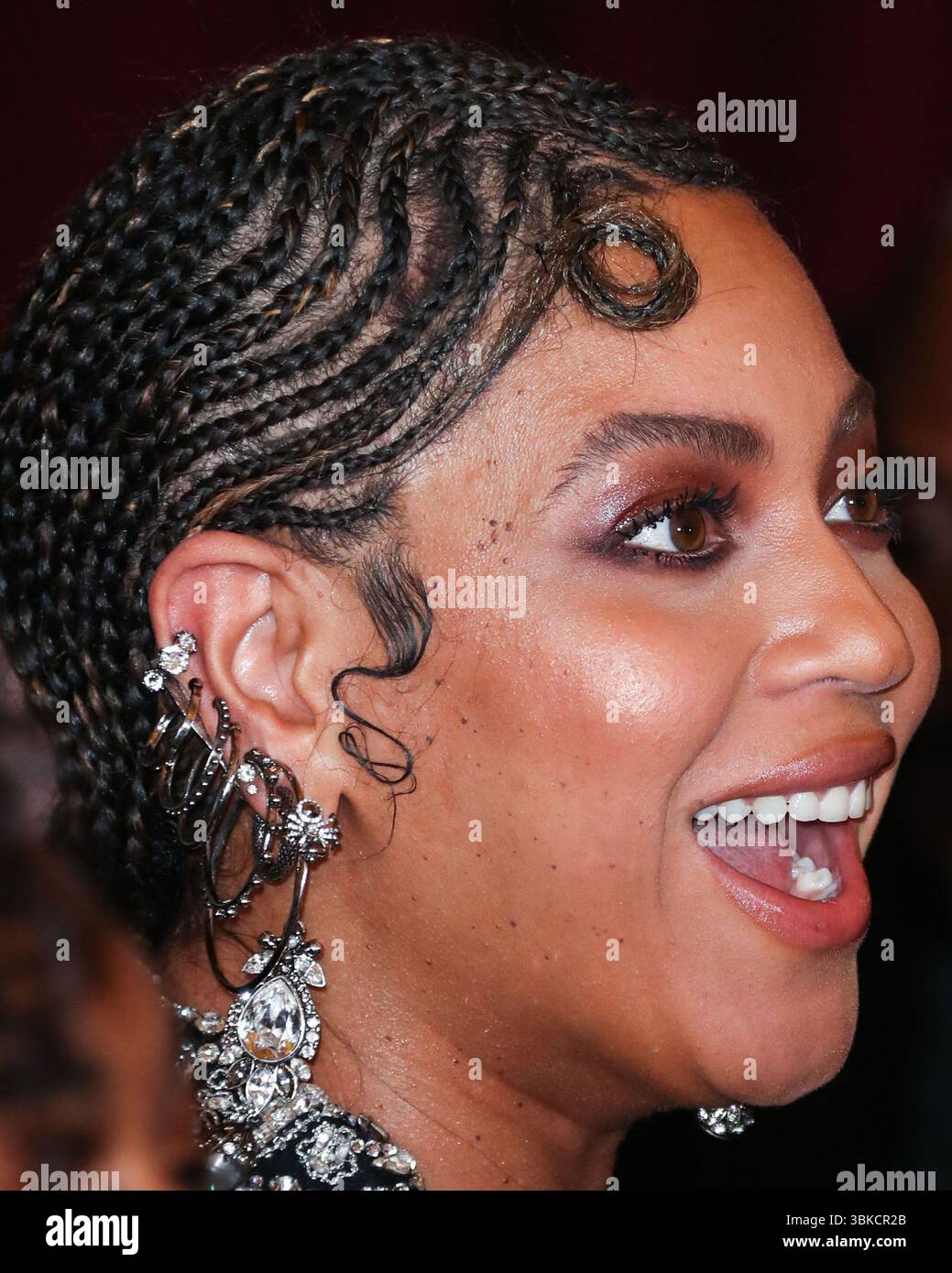 (FILE) Miley Cyrus Joins Beyoncé for Live Debut of ‘II Most Wanted ...