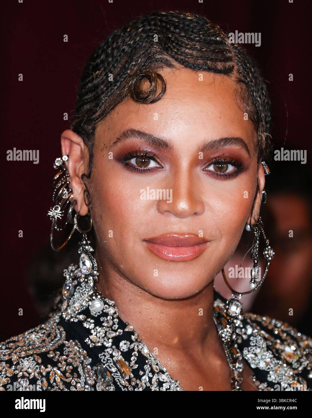 (FILE) Miley Cyrus Joins Beyoncé for Live Debut of ‘II Most Wanted ...