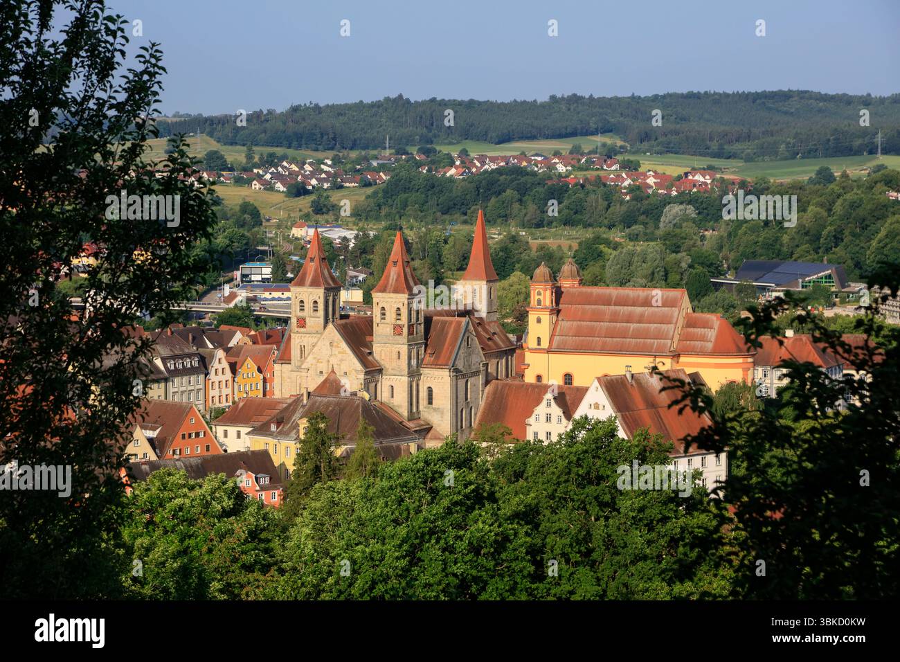 Blick vom Schloss ob Ellwangen auf ehemalige Abteikirche St. Vitus und ...