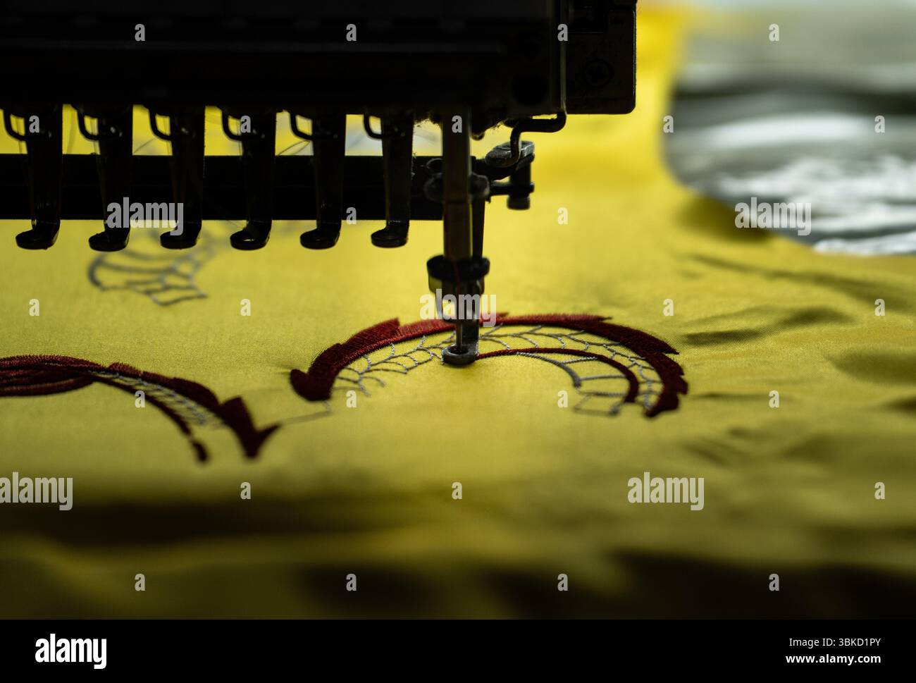 (250620) -- CAOXIAN, June 20, 2025 (Xinhua) -- An embroidery machine is ...