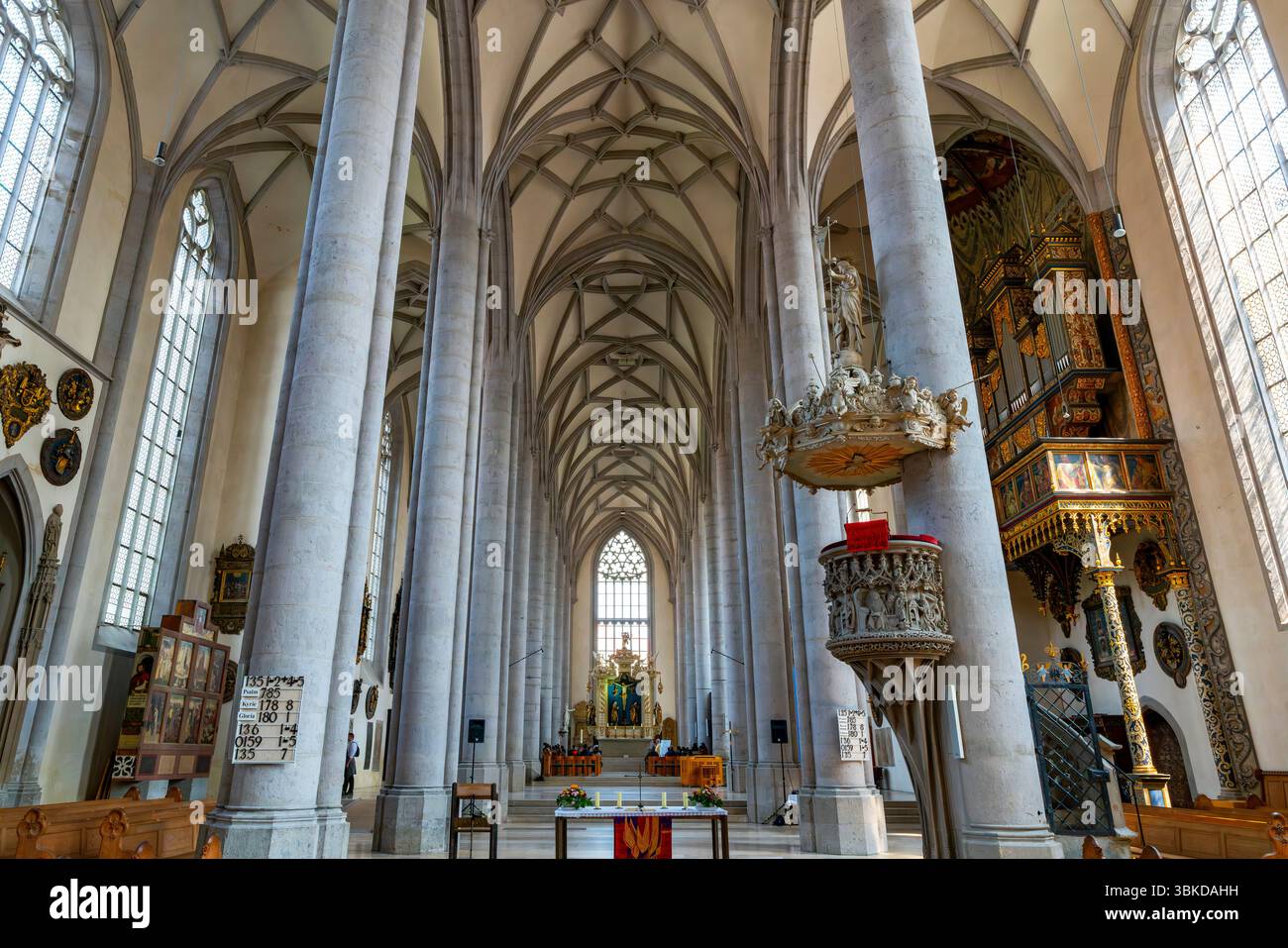 Interior of St. George Church (1427-1505) in Nördlingen, Bavaria, Donau ...