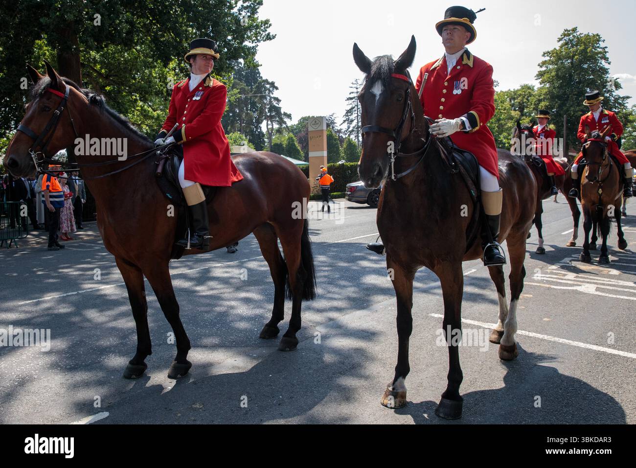 Ascot, UK. 19th June, 2025. The royal procession is pictured outside ...