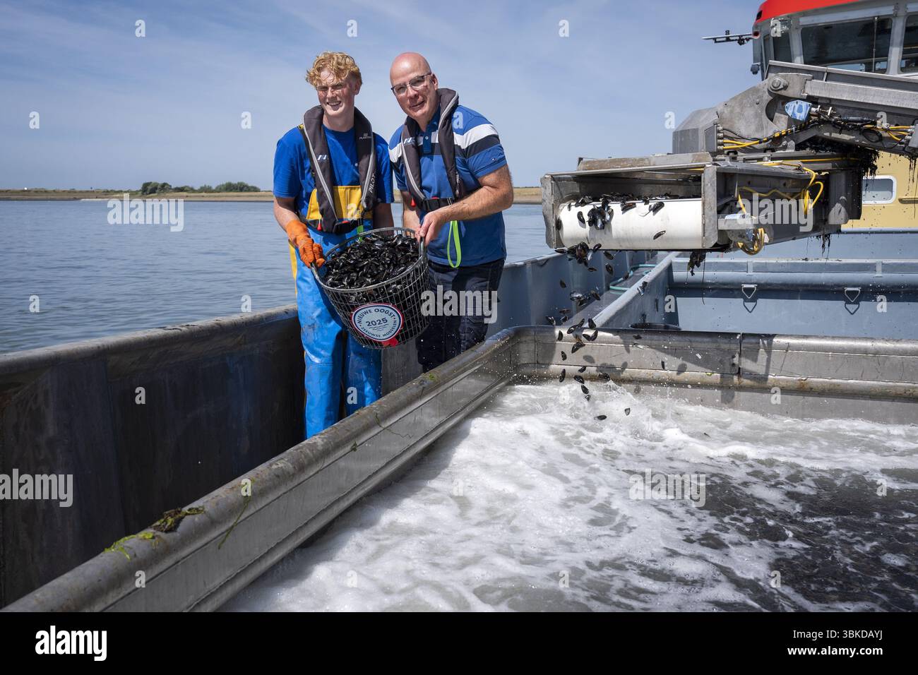BURGHSLUIS - Mussel grower Marinus Padmos and his son Maarten present ...