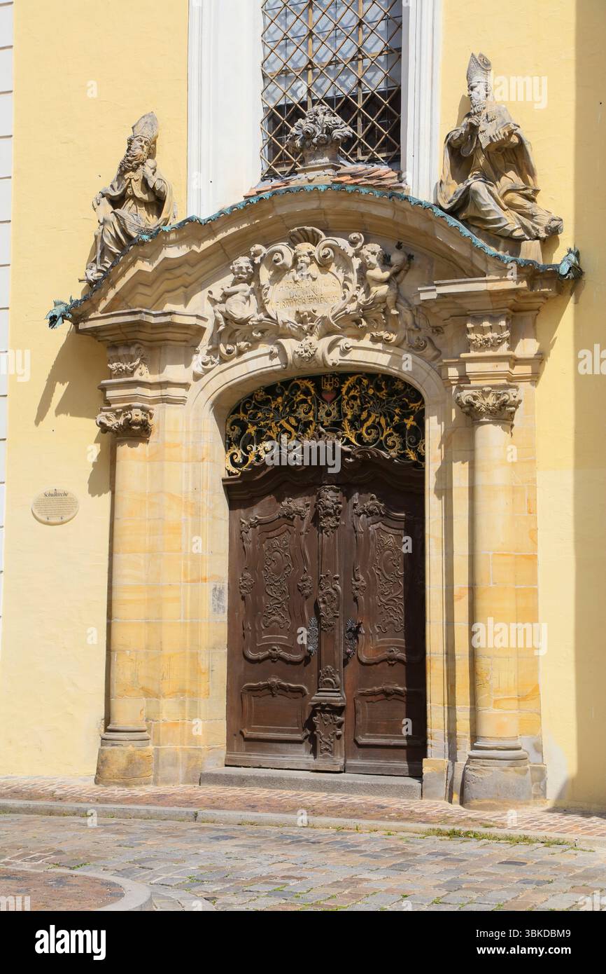Portal der Schulkirche im Stil des Barock, Amberg, Oberpfalz, Bayern ...