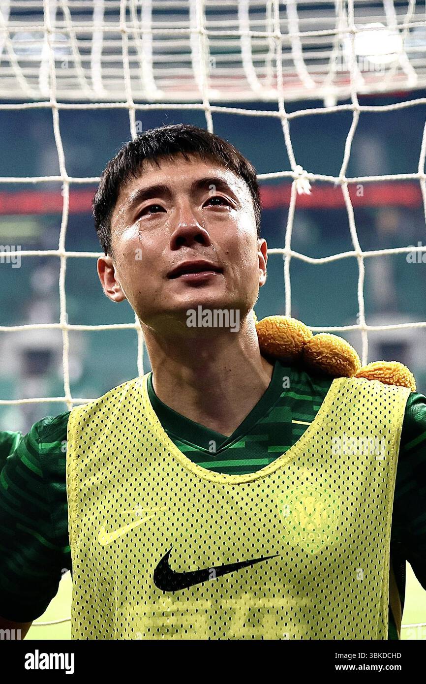 Beijing Guoan Football Club defeated Qingdao West Coast Football Club ...