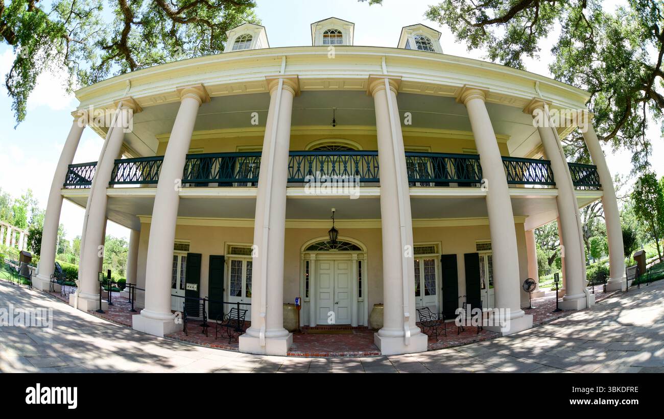 Oak Alley Plantation in Louisiana Stock Photo - Alamy