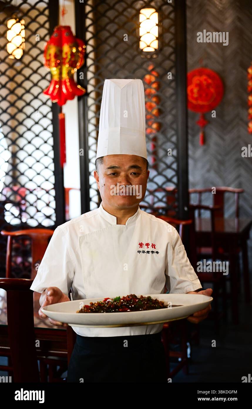 (250620) -- HUANGSHAN, June 20, 2025 (Xinhua) -- Zhong Shaohua, an ...