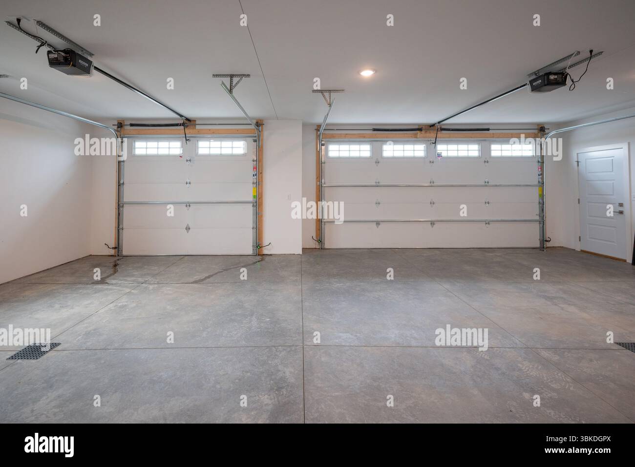 Suburban garage interior hi-res stock photography and images - Alamy