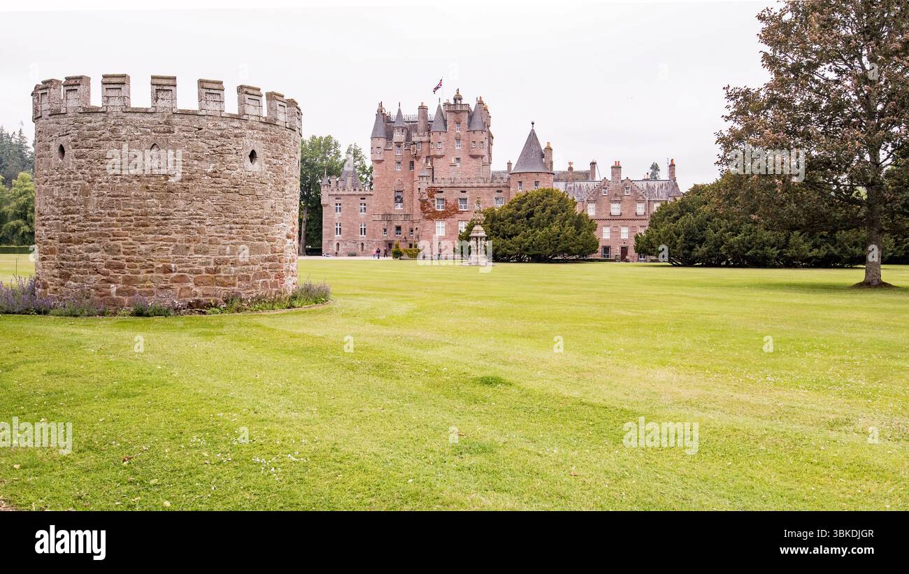 Glamis castle angus scotland hi-res stock photography and images - Alamy