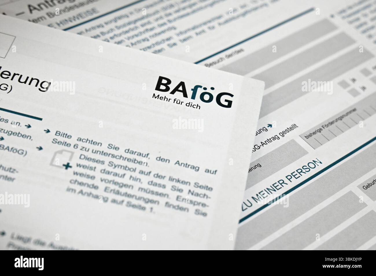 Leipzig, Germany. 19th June, 2025. A BAföG application form for ...