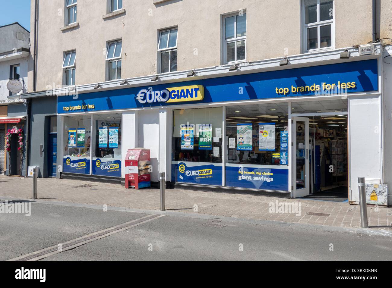Euro giant shop hi-res stock photography and images - Alamy
