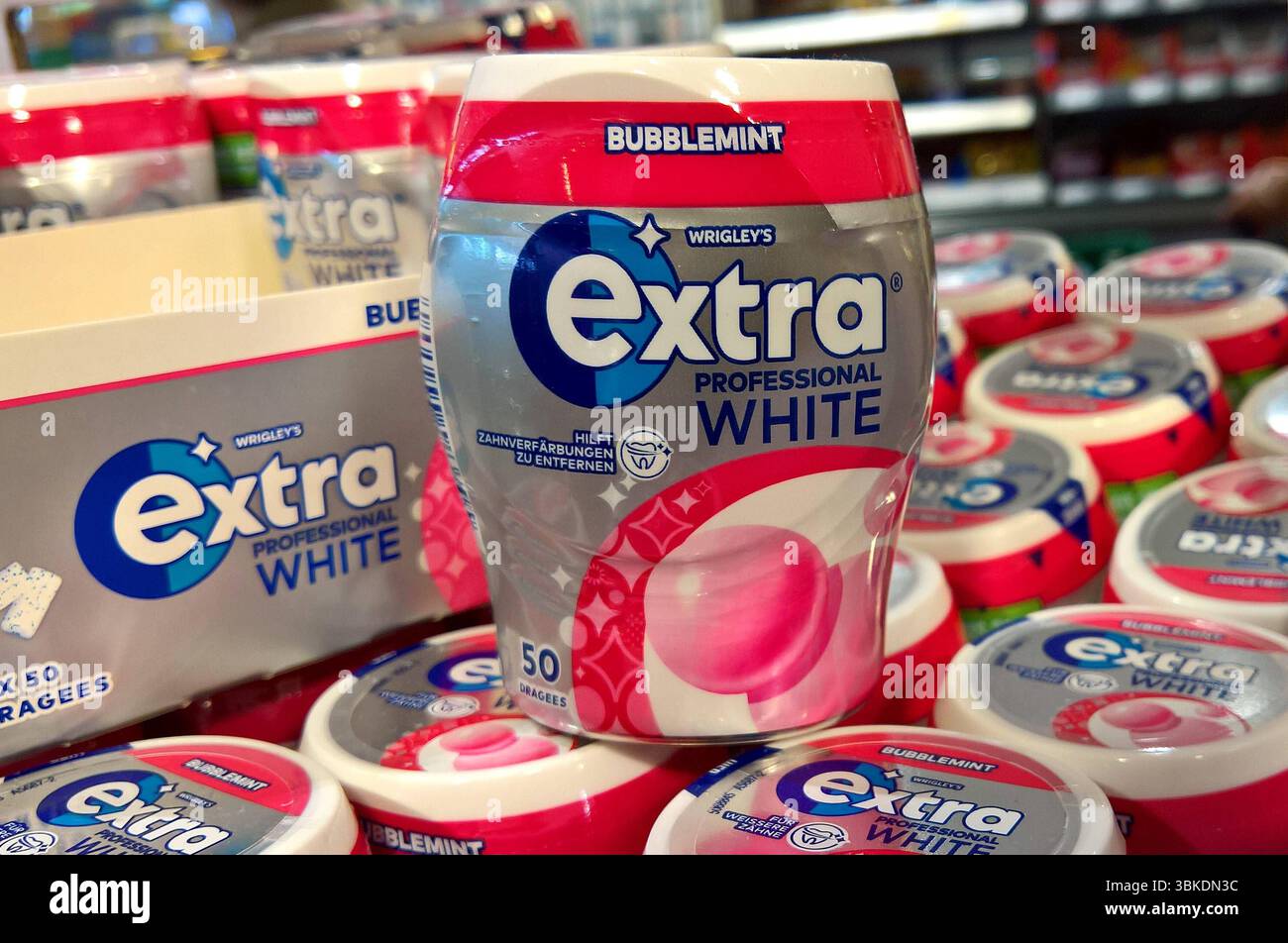 White gum well hi-res stock photography and images - Alamy