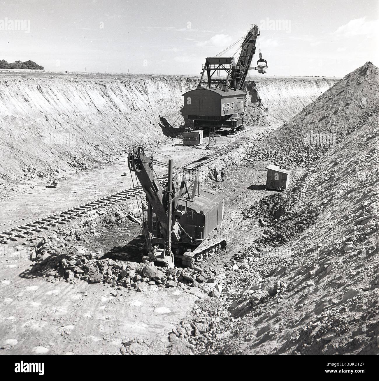 1950s, historical, ironstone mining, Corby, Northants, England, UK ...