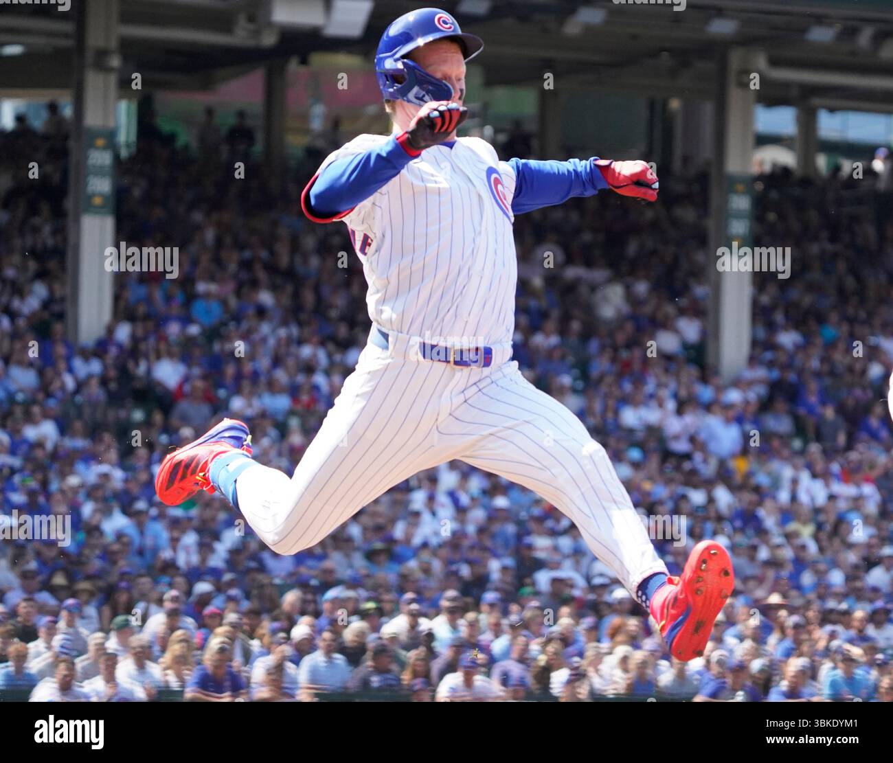 Chicago Cubs outfielder Pete Crow-Armstrong (4) runs to first base ...