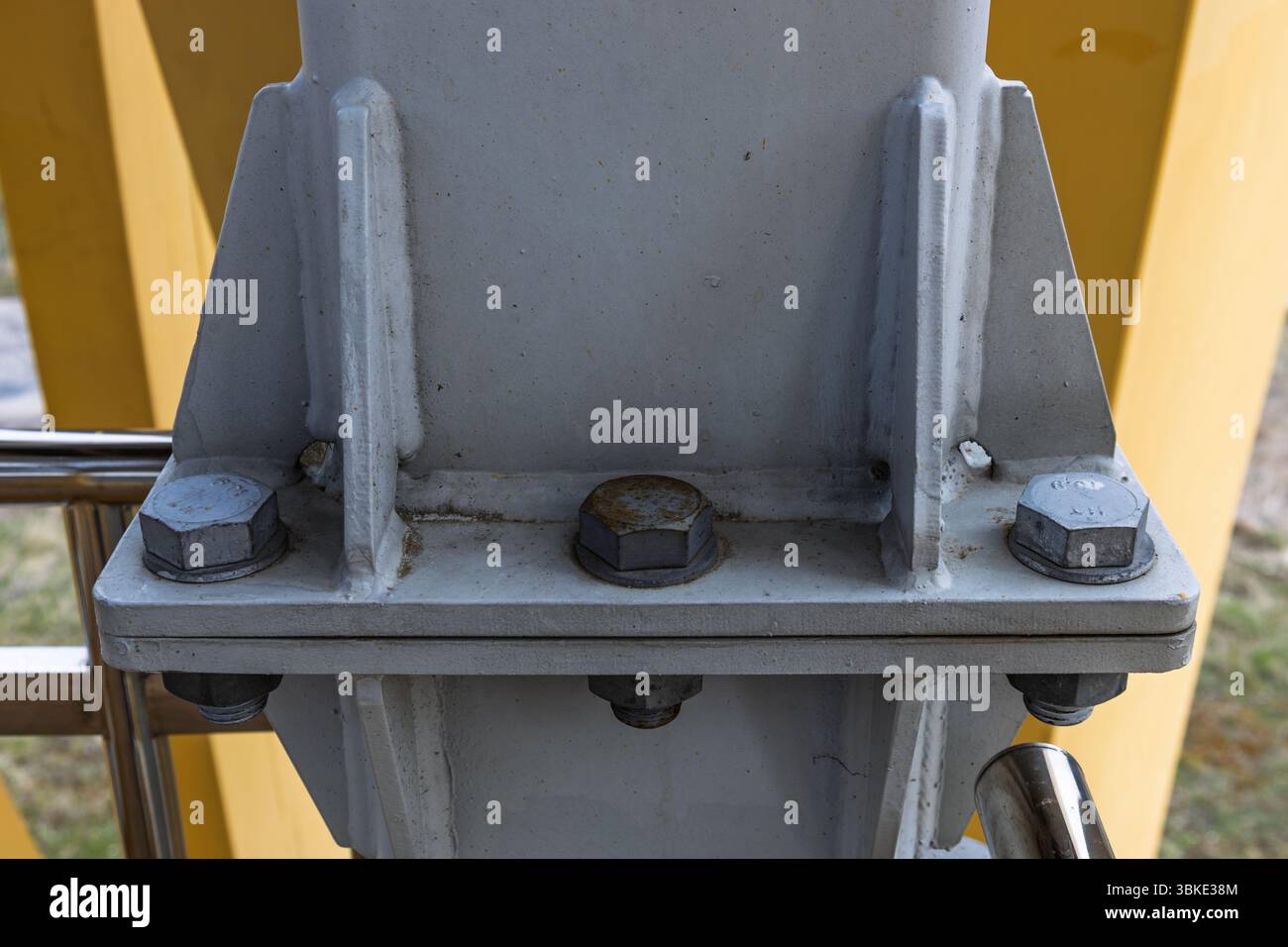 Welded gusset plate hi-res stock photography and images - Alamy