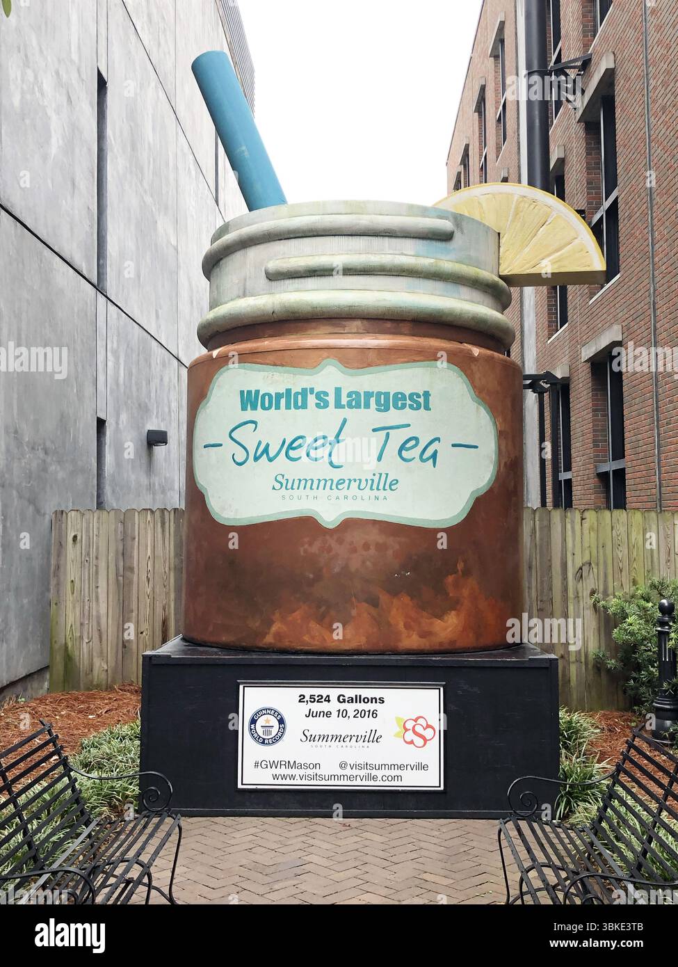 World’s Largest Sweet Tea in Summerville, Gerogia—a 2,524-gallon mason ...
