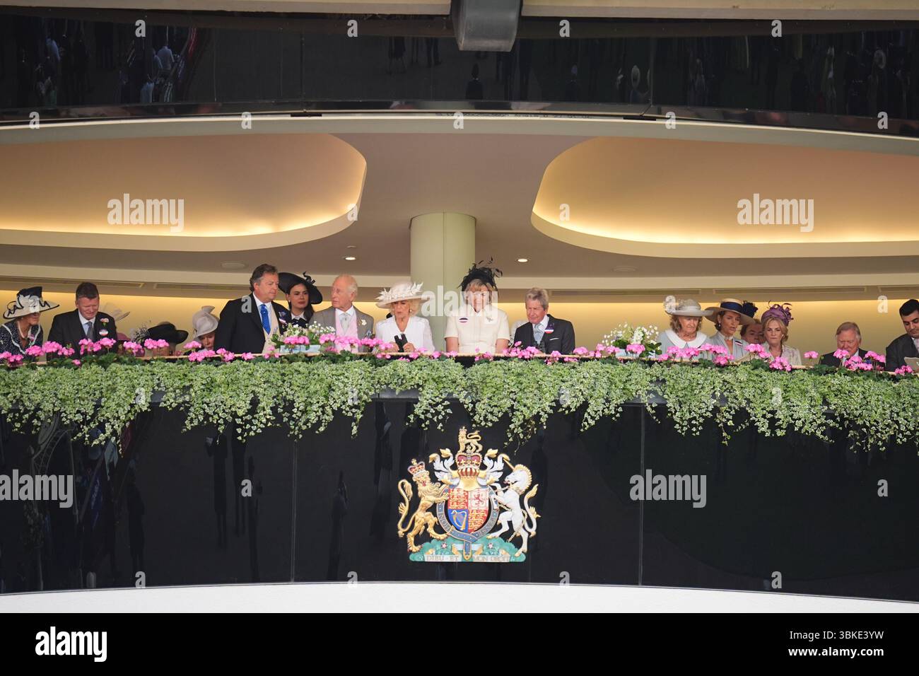 Sophie Winkleman, Lady Frederick Windsor, (sixth left) stands with King ...