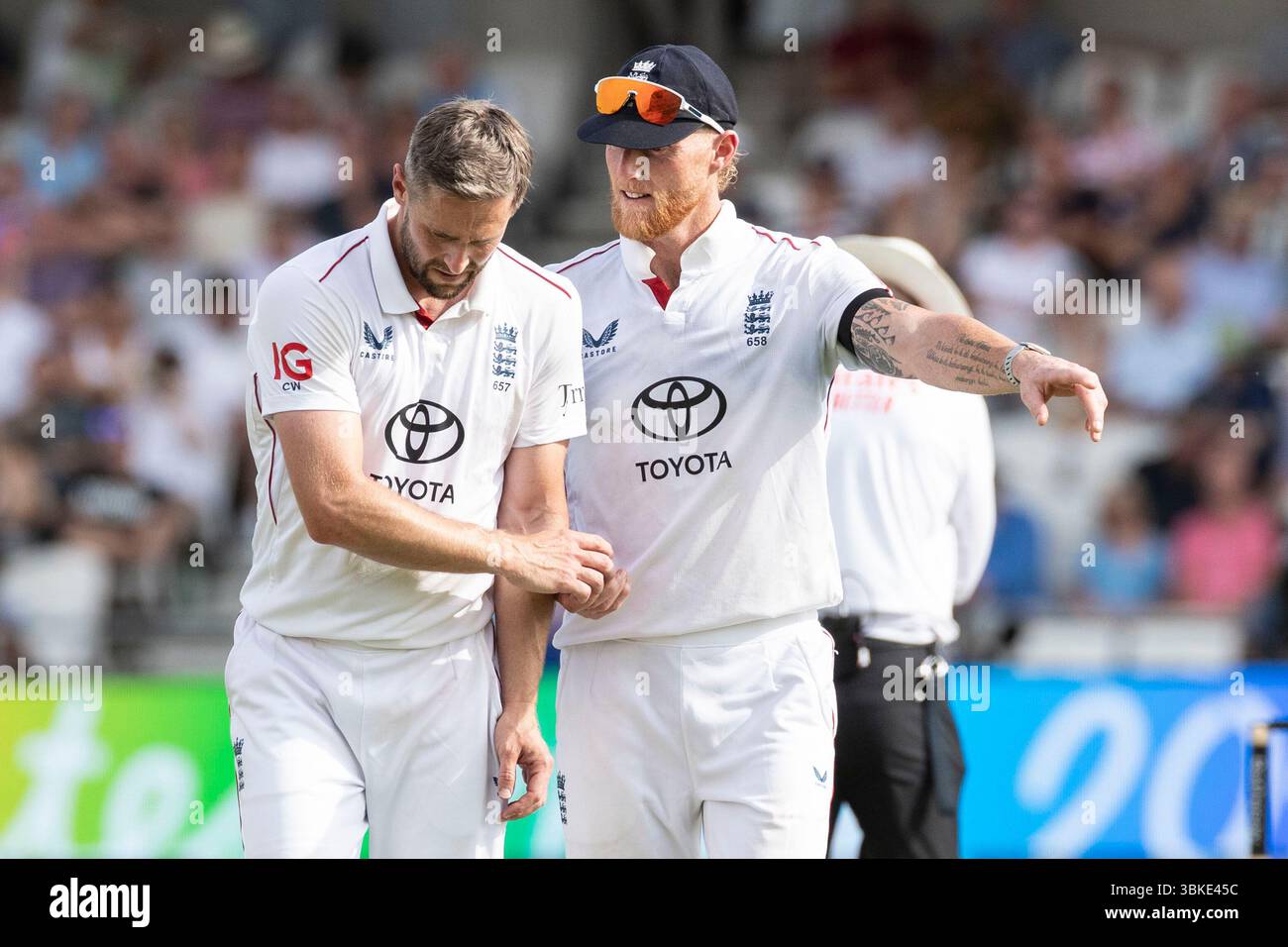 Chris Woakes #19 of England (left) and Ben Stokes #55 of England (right ...