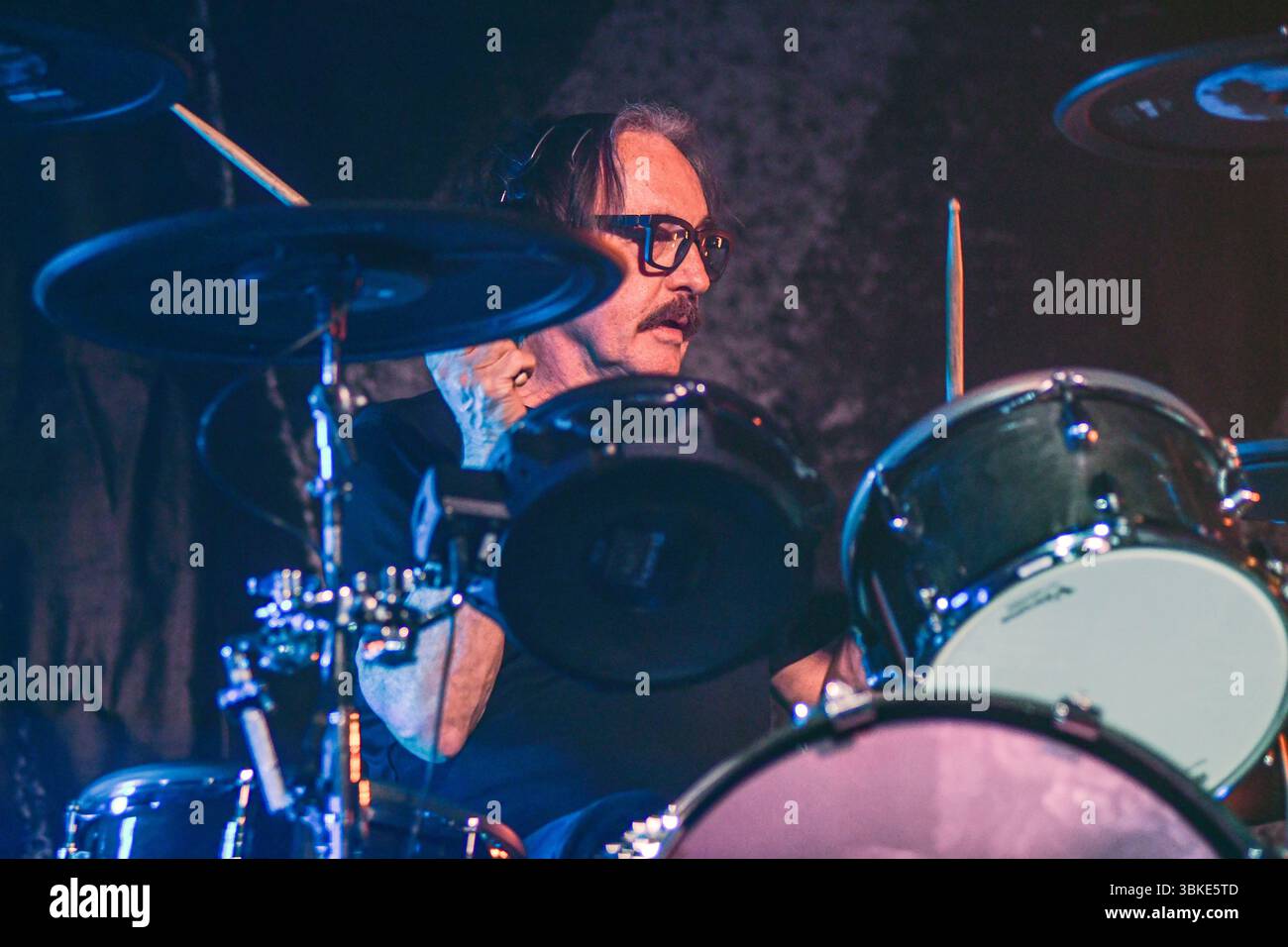 Garbage (Butch Vig, drums) playing live in Obras Stadium, Buenos Aires ...