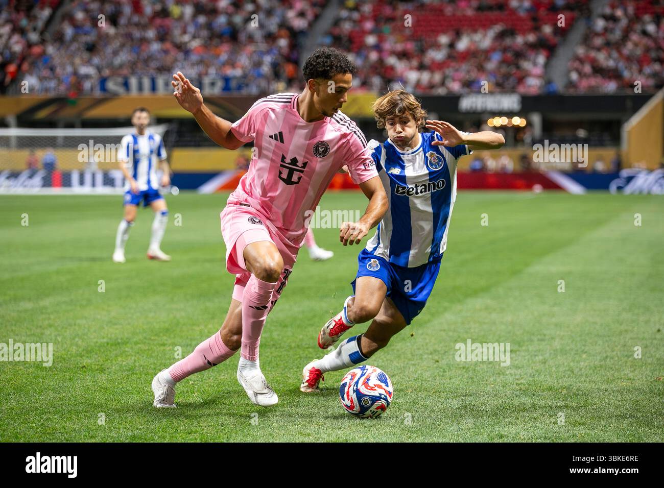 Atlanta, USA. 19th June, 2025. Inter Miami CF defender Ian Fray (17 ...