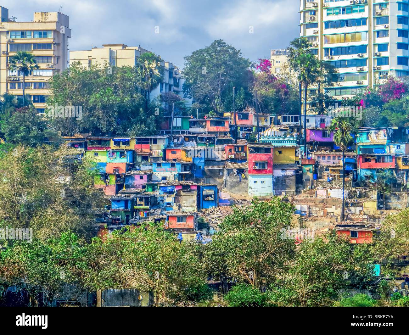 Views of slums on the shores of Mumbai, India Stock Photo - Alamy
