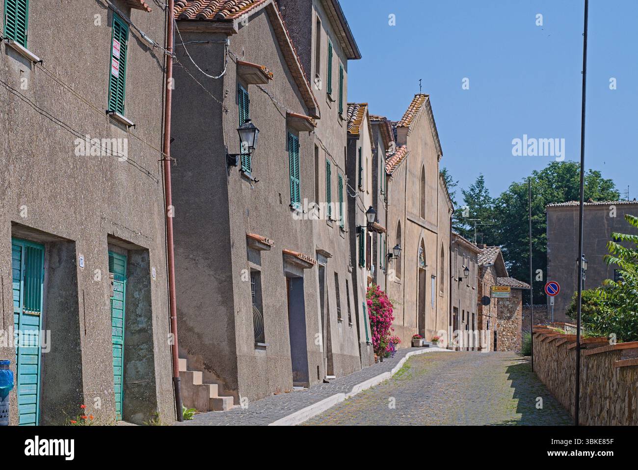 Piccolo villaggio italia hi-res stock photography and images - Alamy