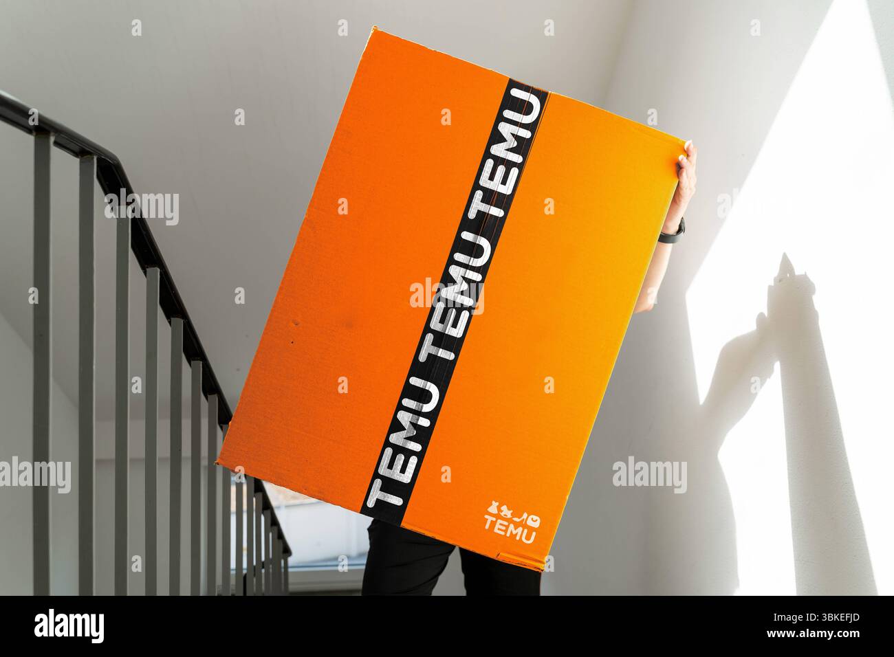 Temu package hi-res stock photography and images - Alamy