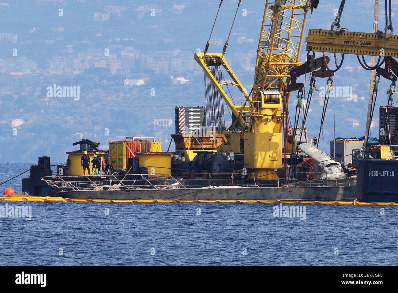 Porticello, Italia. 20th June, 2025. Il relitto del Bayesian riemerge ...