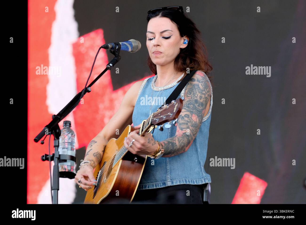 Newport, UK. 20th June, 2025. Scottish singer songwriter Amy Elizabeth ...