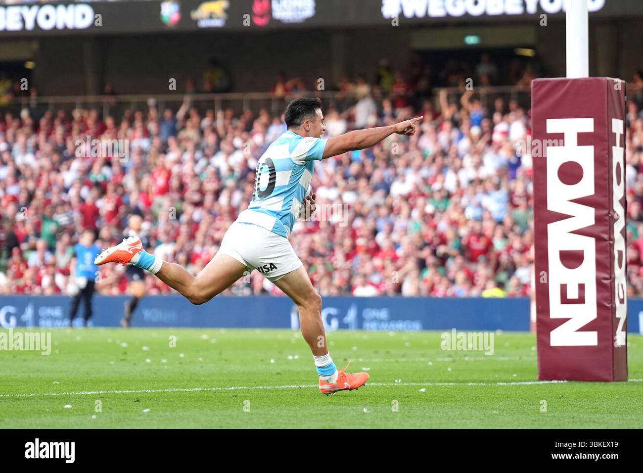 Argentina's Tomas Albornoz score their side's second try of the game ...