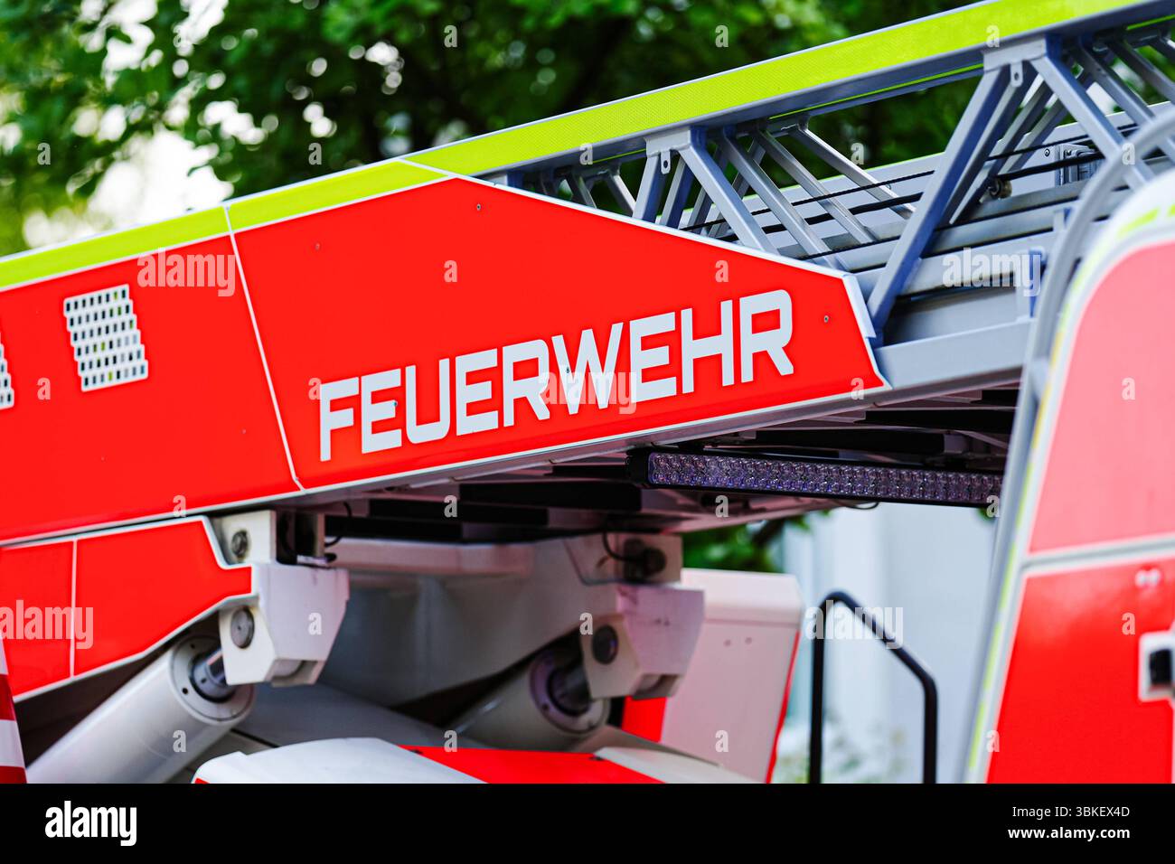Ahrensburg Themenfoto: Feuerwehr, 20.06.2025 Aufschrift Feuerwehr auf ...