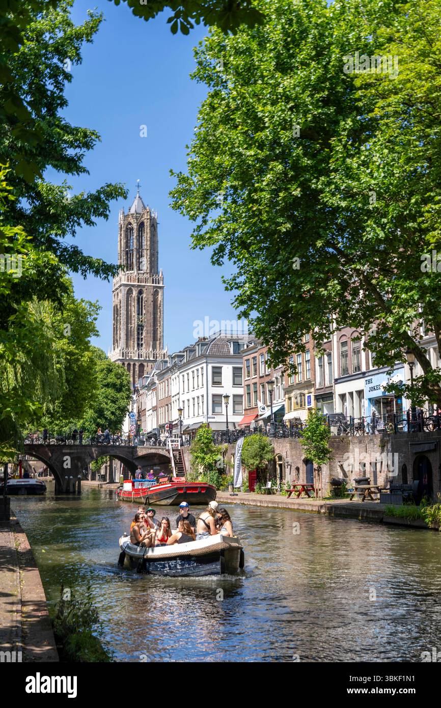 Die Altstadt von Utrecht, Oudegracht, rund 2 KM lang mit vielen alten ...