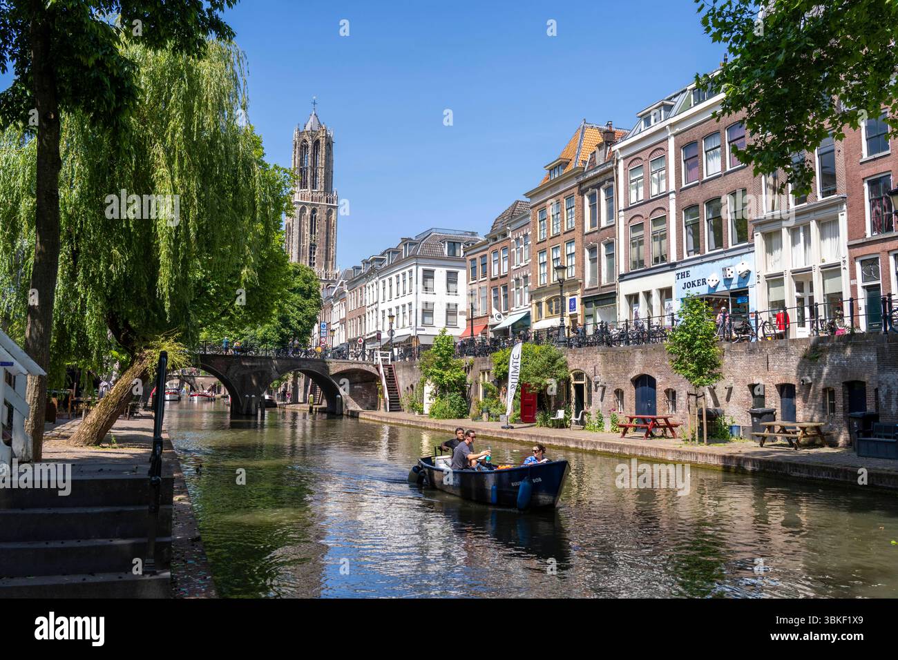 Die Altstadt von Utrecht, Oudegracht, rund 2 KM lang mit vielen alten ...
