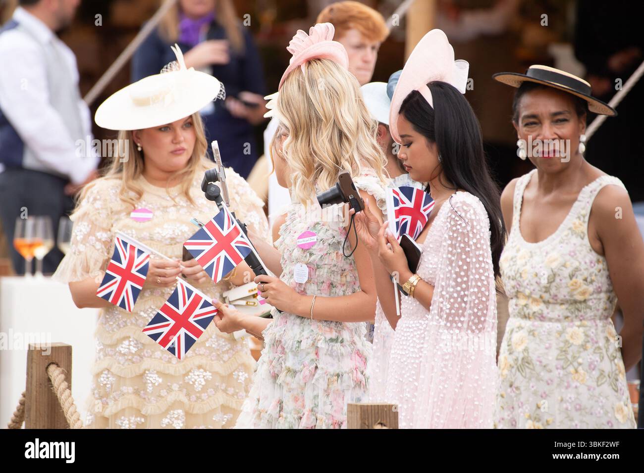 Ascot, Berkshire, UK. 20th June, 2025. Racegoers waiting to watch the ...
