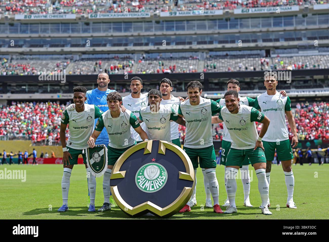 Metlife Stadium, Rutherford, NJ, USA. 19th July, 2025. (L-R) Palmeiras ...