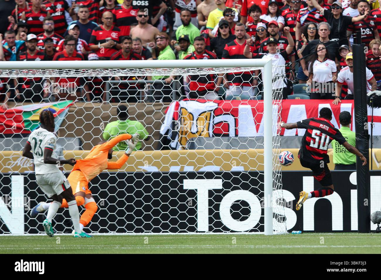 PHILADELPHIA, USA - 20th June 2025: Gonzalo Plata of CR Flamengo misses ...