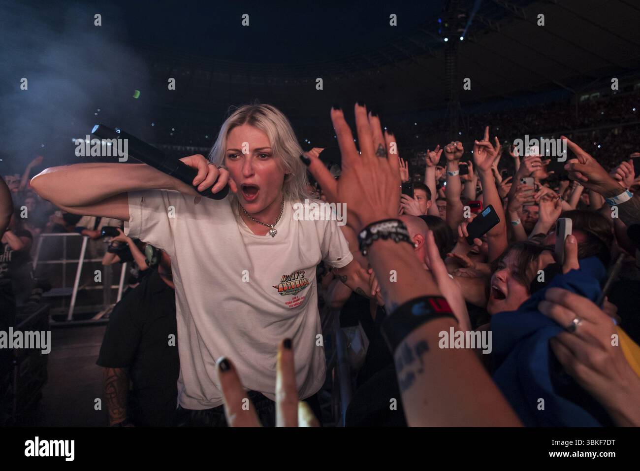 Emily Armstrong, lead singer of Linkin Park in the photo pit between ...
