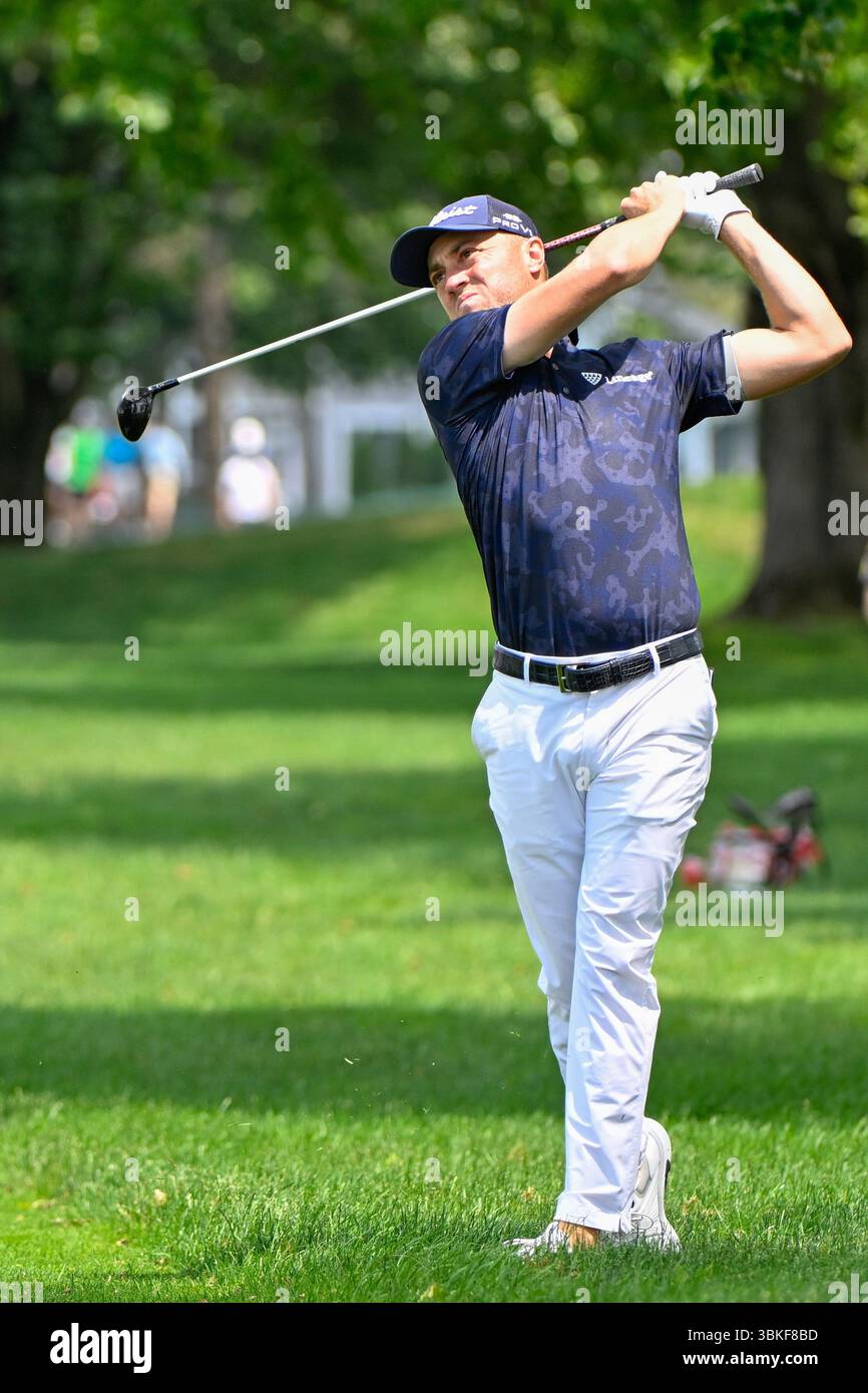 CROMWELL, CT - JUNE 20: Justin Thomas (USA) watches his second shot on ...
