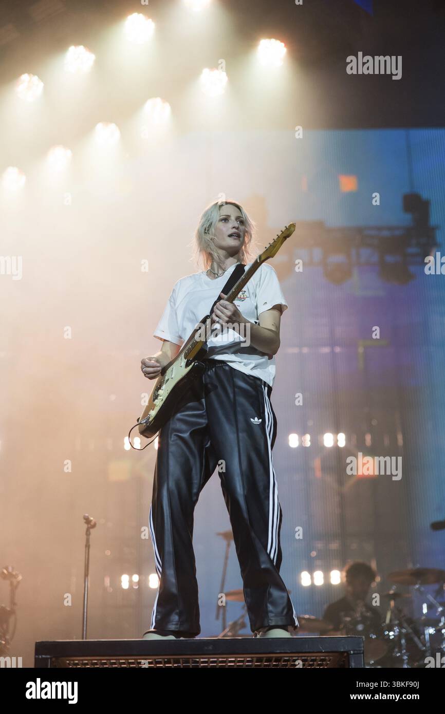 Emily armstrong linkin park hi-res stock photography and images - Alamy