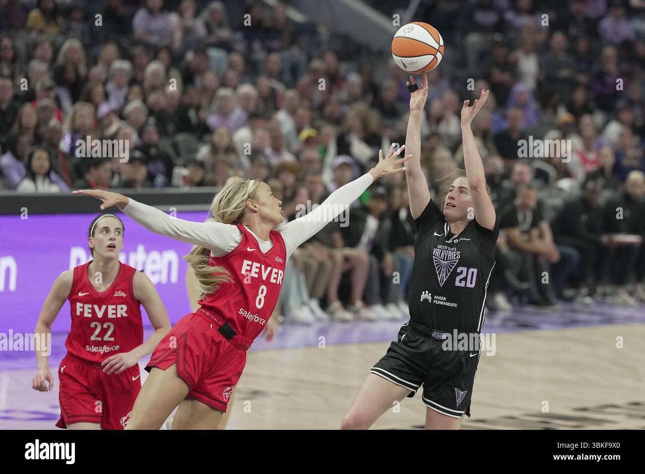 Golden State Valkyries guard Kate Martin (20) shots over Indiana Fever ...