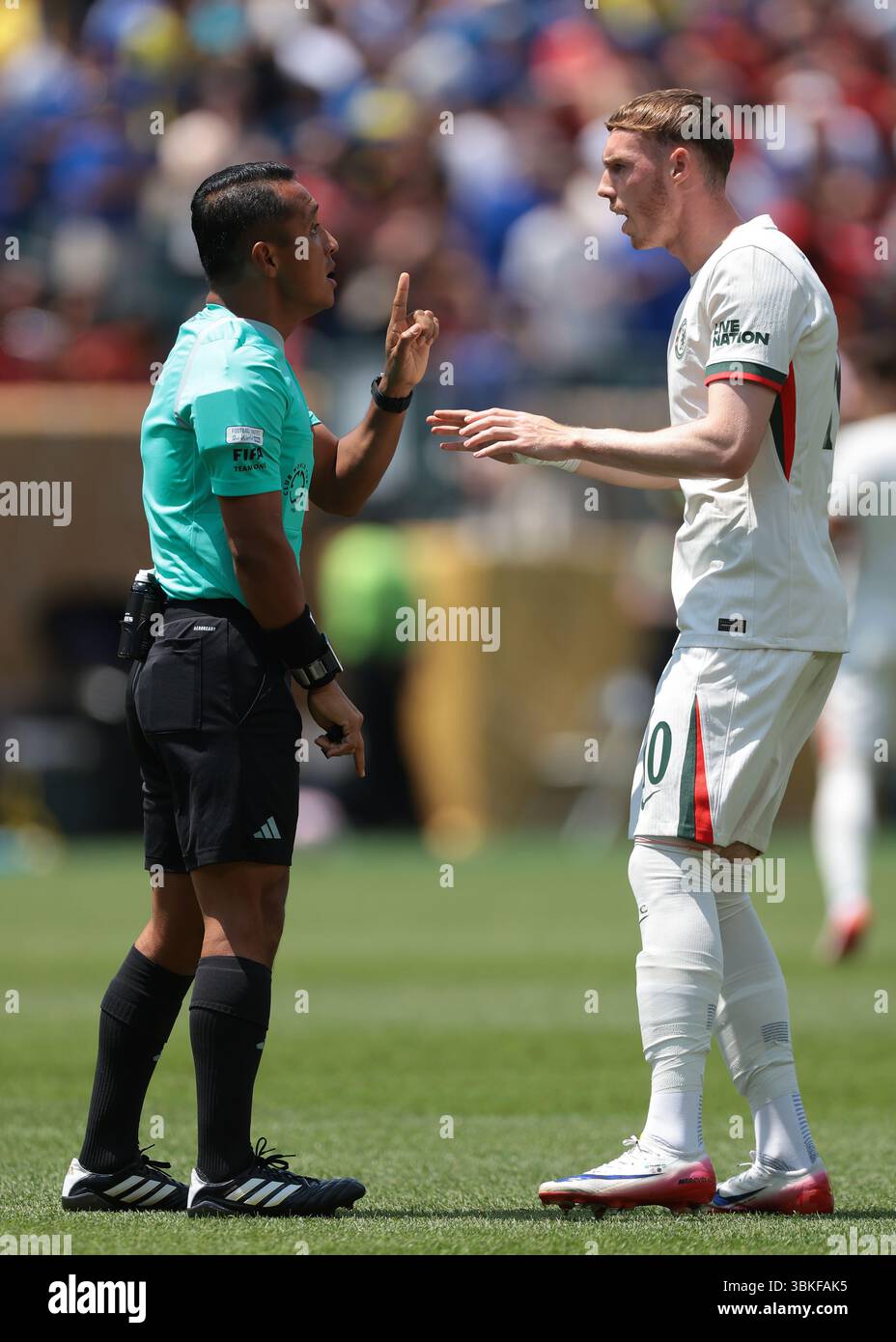 Philadelphia, USA. 20th June, 2025. The Referee Ivan Barton of El ...