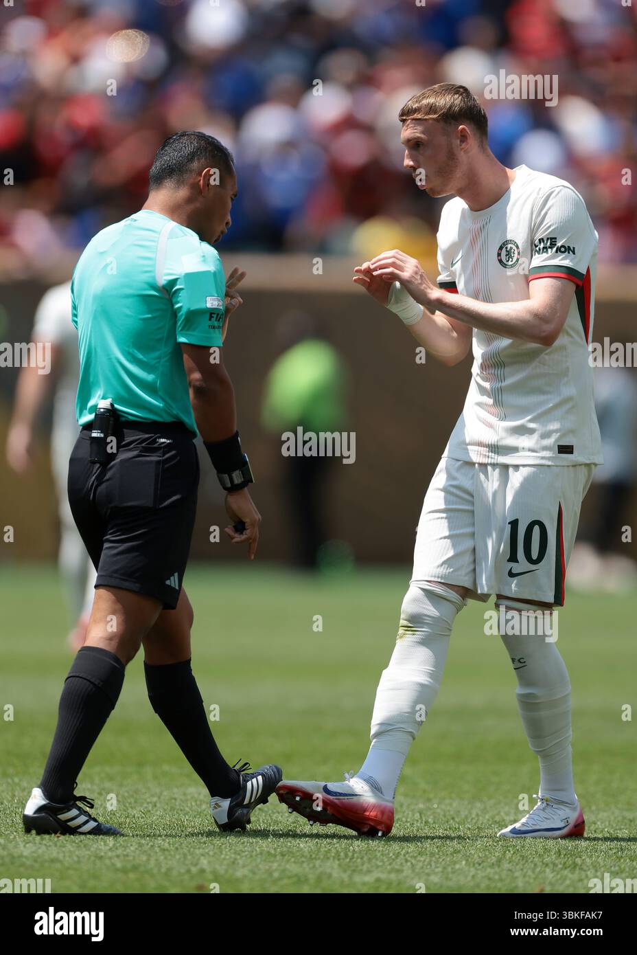 Philadelphia, USA. 20th June, 2025. The Referee Ivan Barton of El Salvador discusses with Cole ...