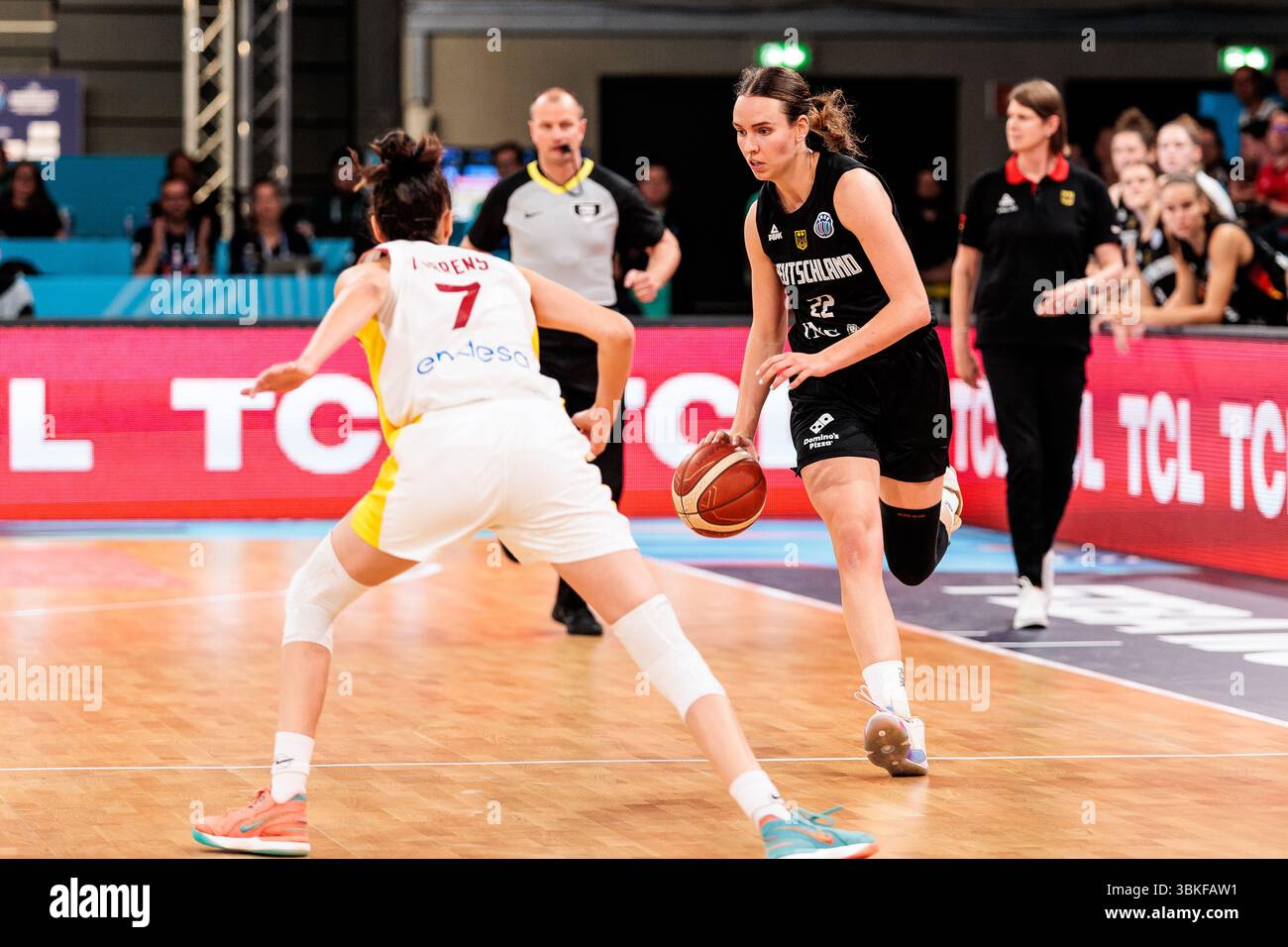 Hamburg, Deutschland. 20th June, 2025. Alba Torrens (Spanien, 7), Emily ...