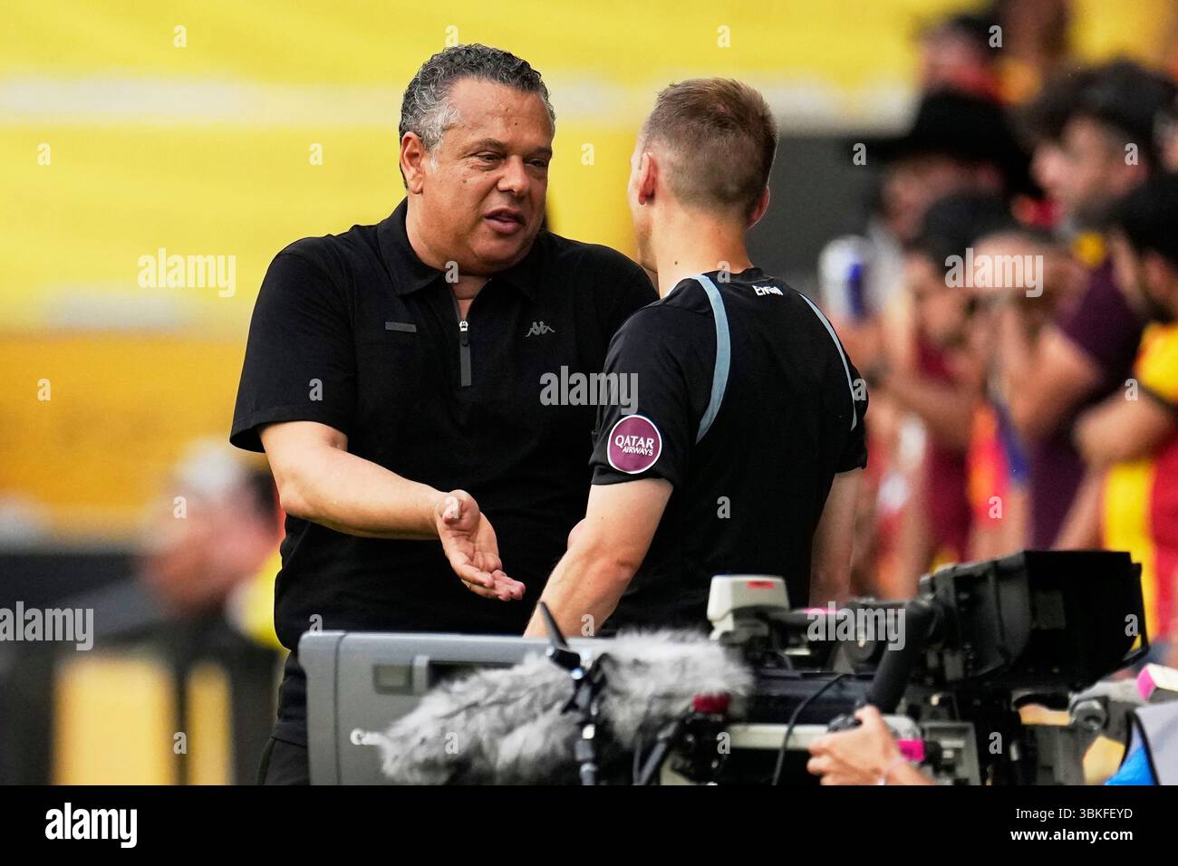 Esperance de Tunis manager Maher Kanzari, left, gestures as he talks to ...